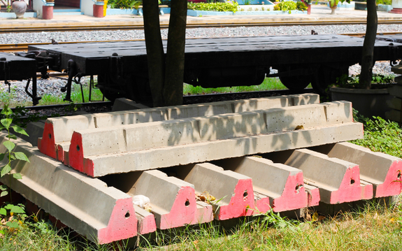 How to Lay Railway Sleepers on Soil for Your Garden Edge – Reclaimed ...