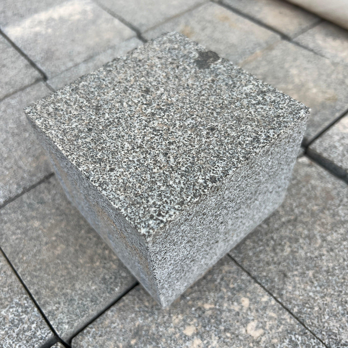 Flamed Silver Granite 100mm x 100mm Paving Setts / Cobble – Reclaimed ...