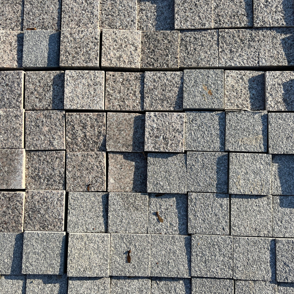 New - Flamed Silver Grey Granite Cobble Sett 100 x 100 x 80 Sawn Edge ...