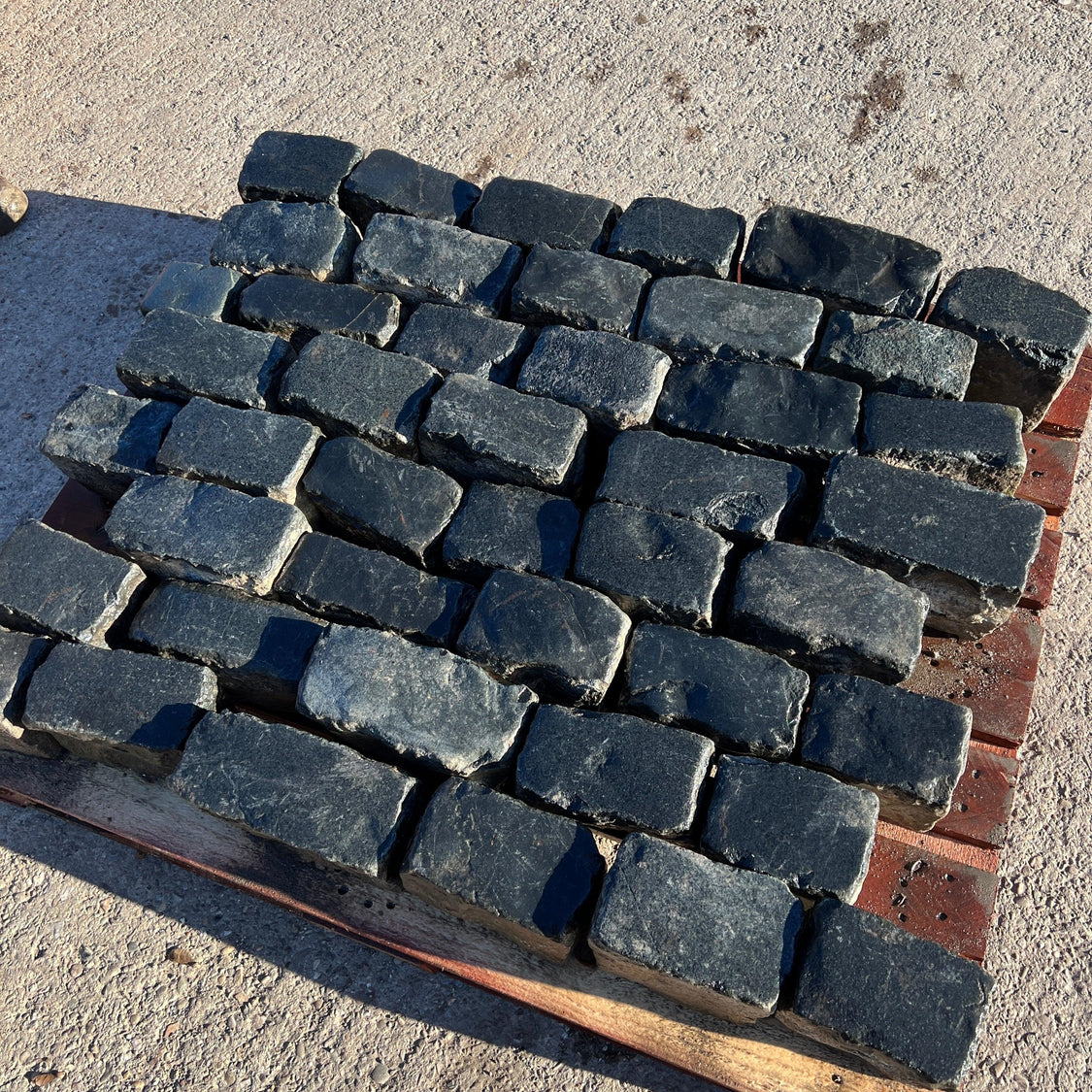 Reclaimed Dark Elongated Granite Setts / Cobble Stone | Driveway ...