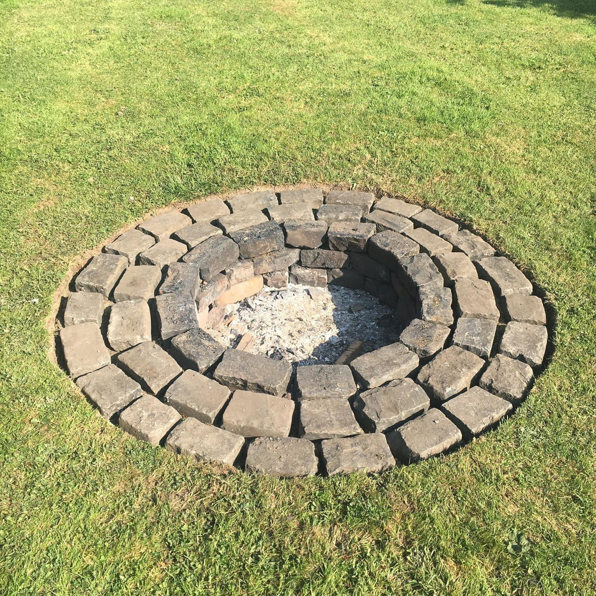 Reclaimed Granite Cobble Fire Pit, Sheffield, South Yorkshire ...