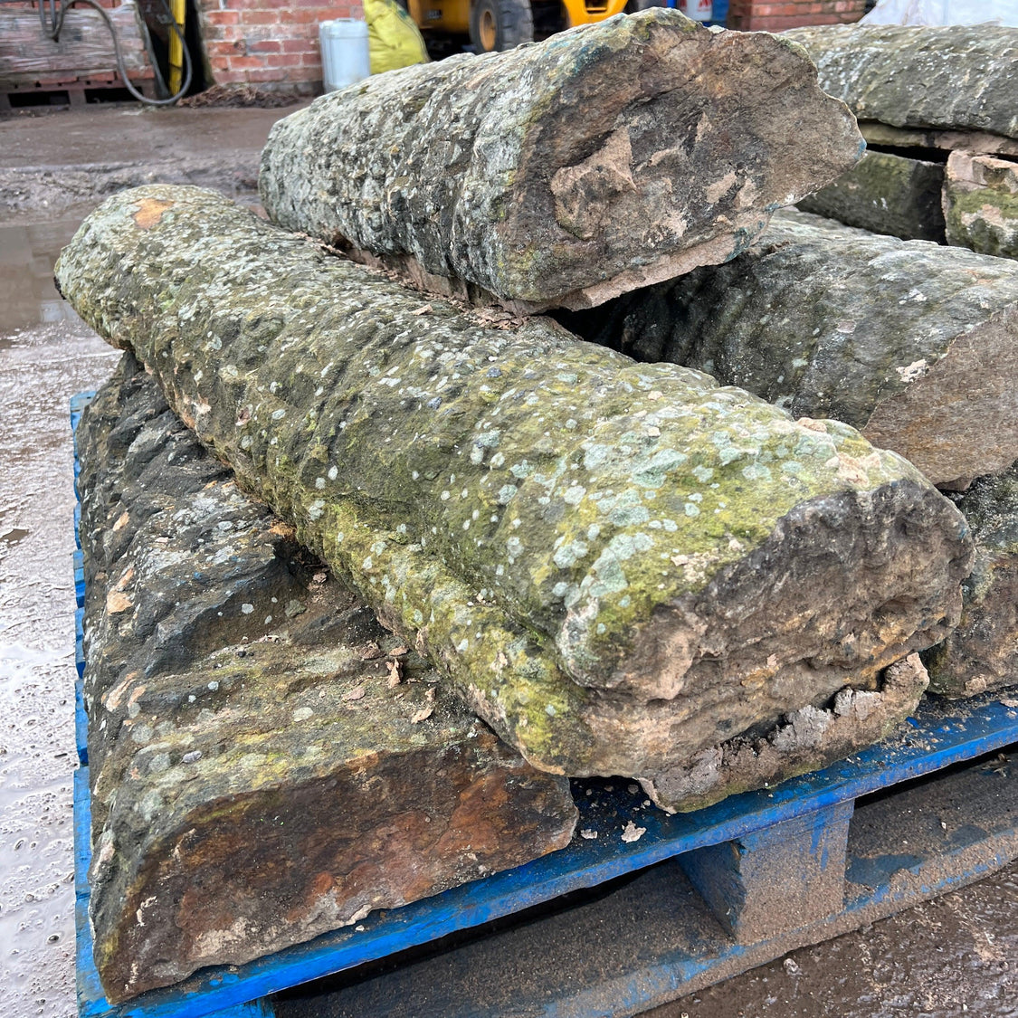 Reclaimed Natural Stone Saddle Back / Half Round Wall Coping - Job Lot ...