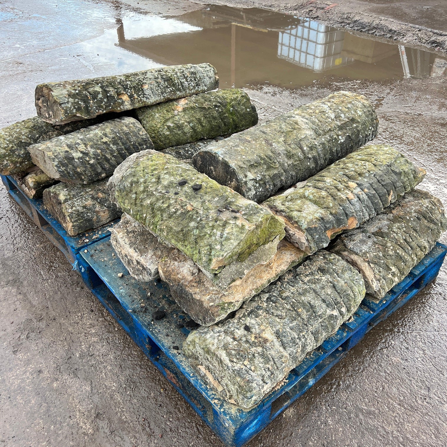 Reclaimed Natural Stone Saddle Back / Half Round Wall Coping - Job Lot ...