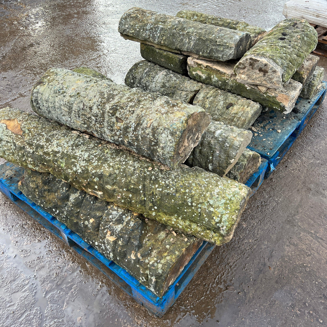 Reclaimed Natural Stone Saddle Back / Half Round Wall Coping - Job Lot ...