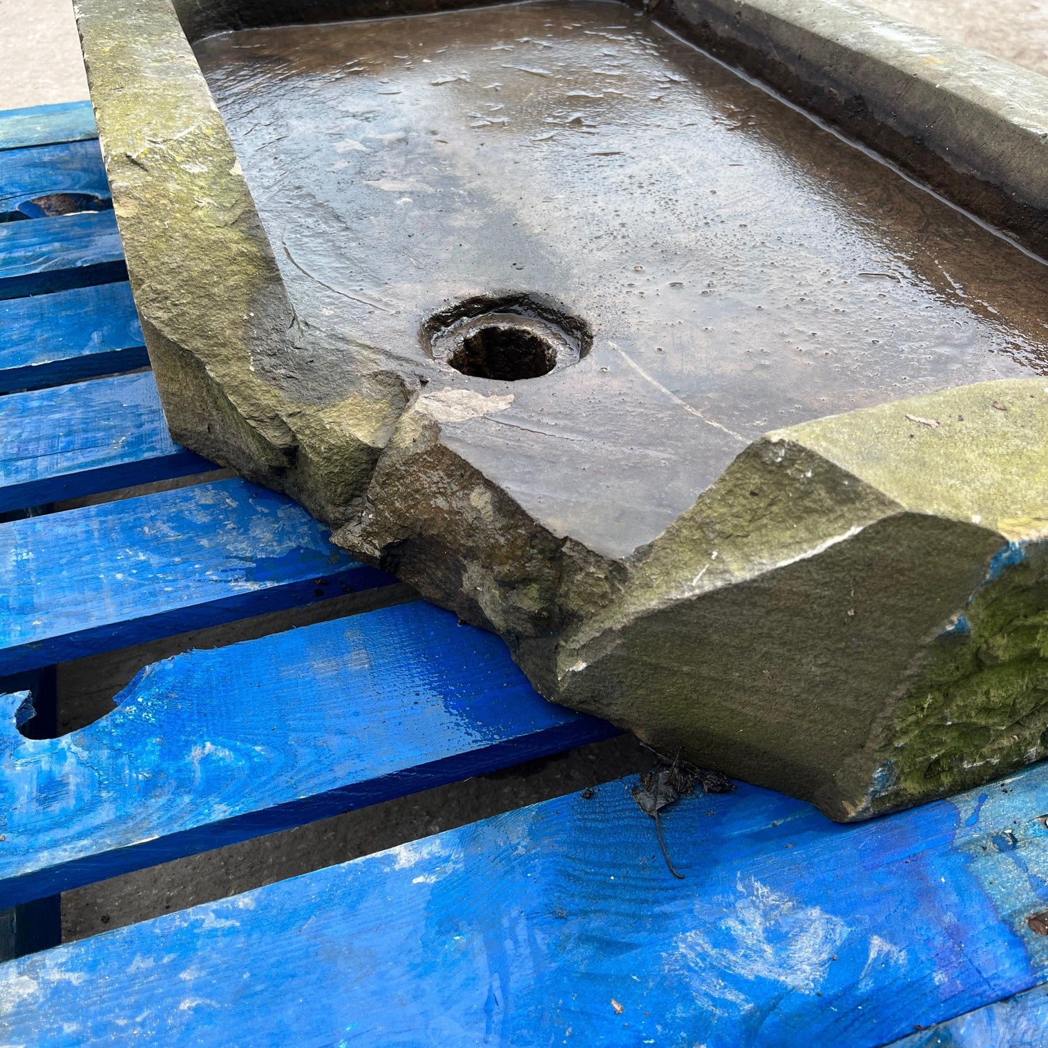Reclaimed Stone Sink - Corner Broken – Reclaimed Brick Company