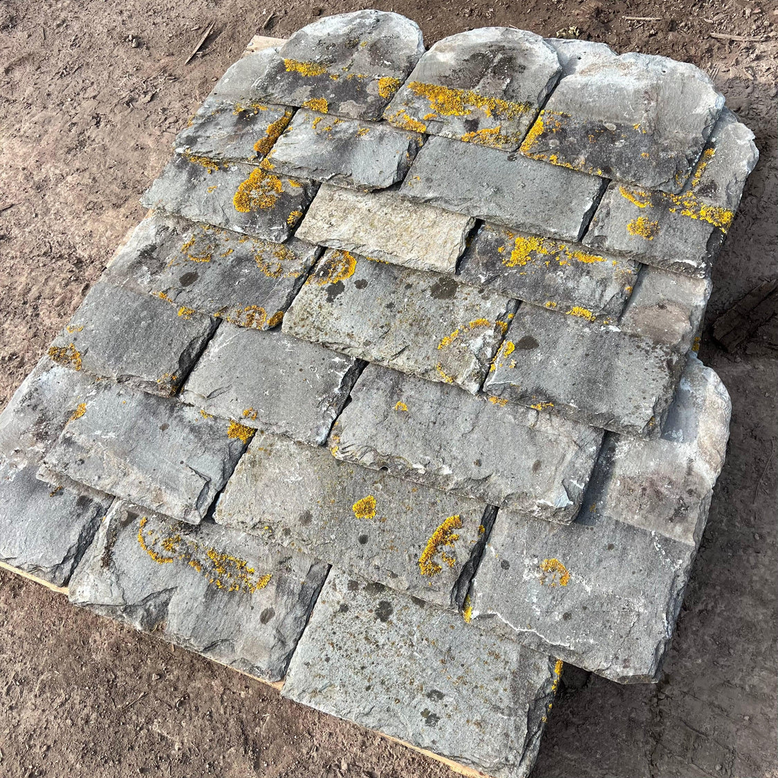 Reclaimed Westmorland Green Roof Slate – Reclaimed Brick Company