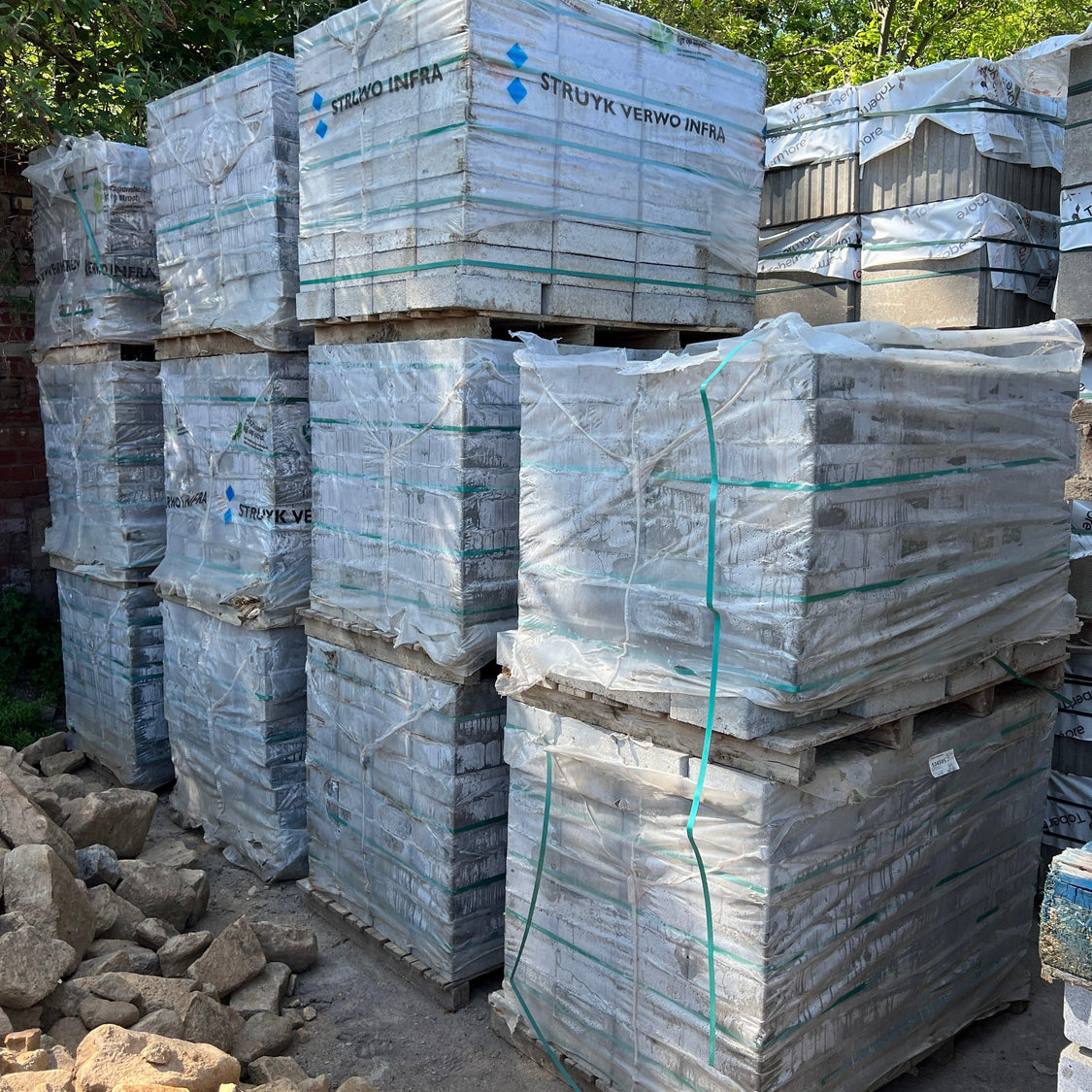 STRUYK VERWO INFRA Lucida Grey Commercial Paving Slabs – Reclaimed ...